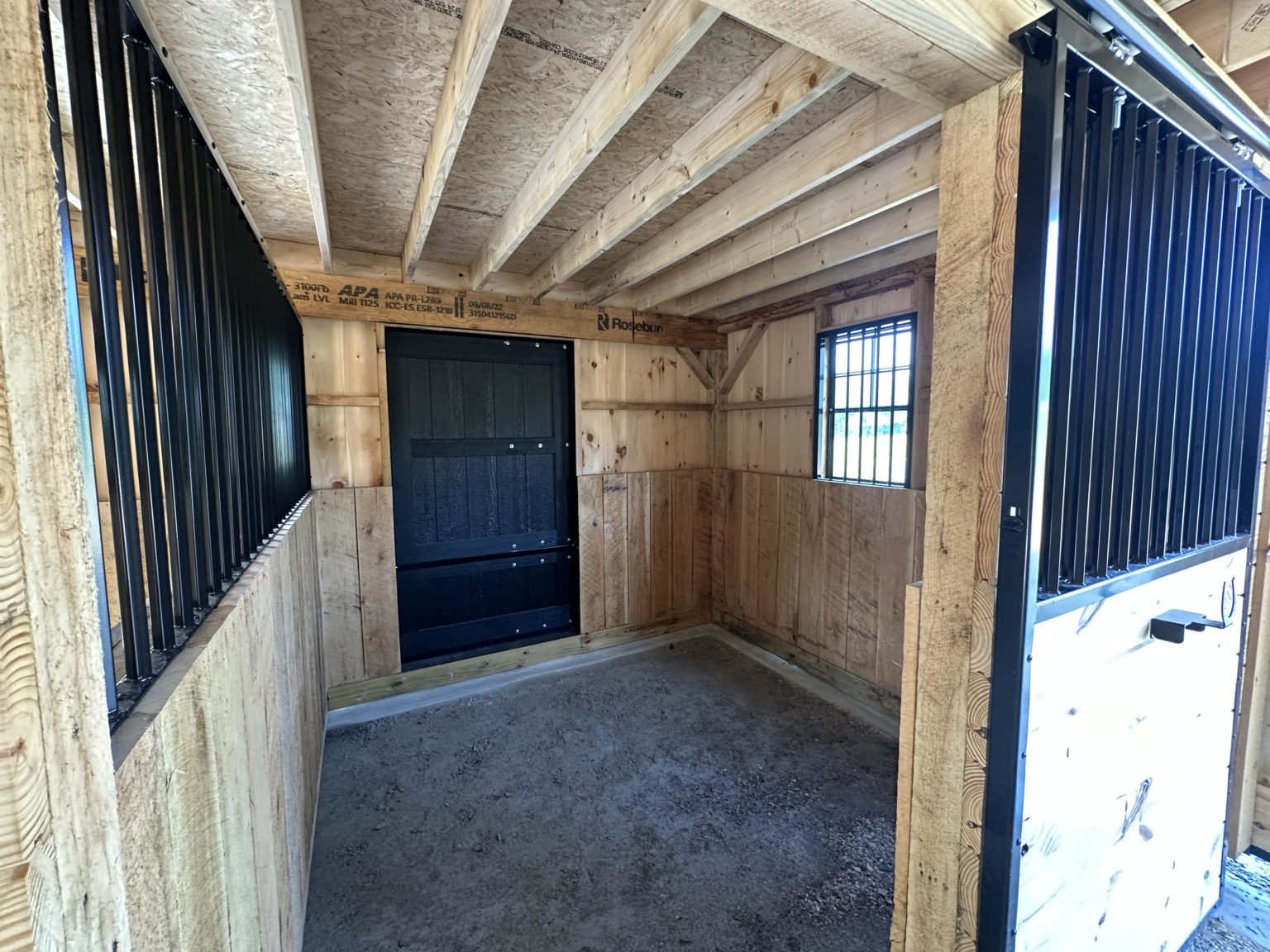 Center Aisle Horse Barn - Gazebo Joe's