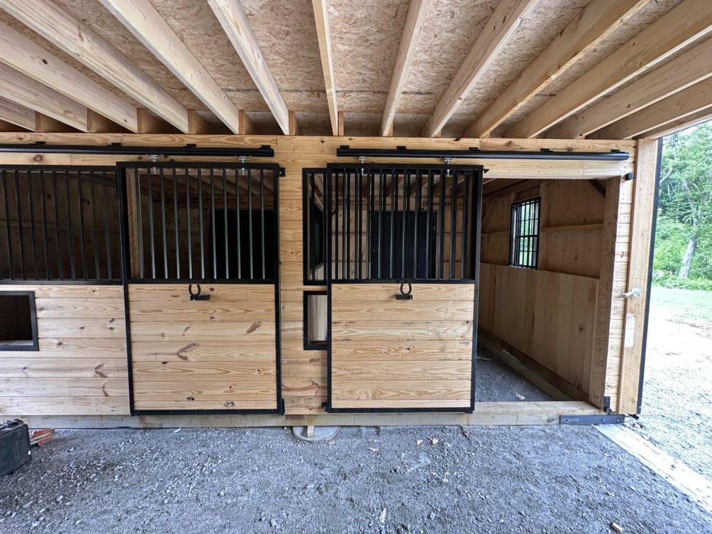 Center Aisle Horse Barn - Gazebo Joe's